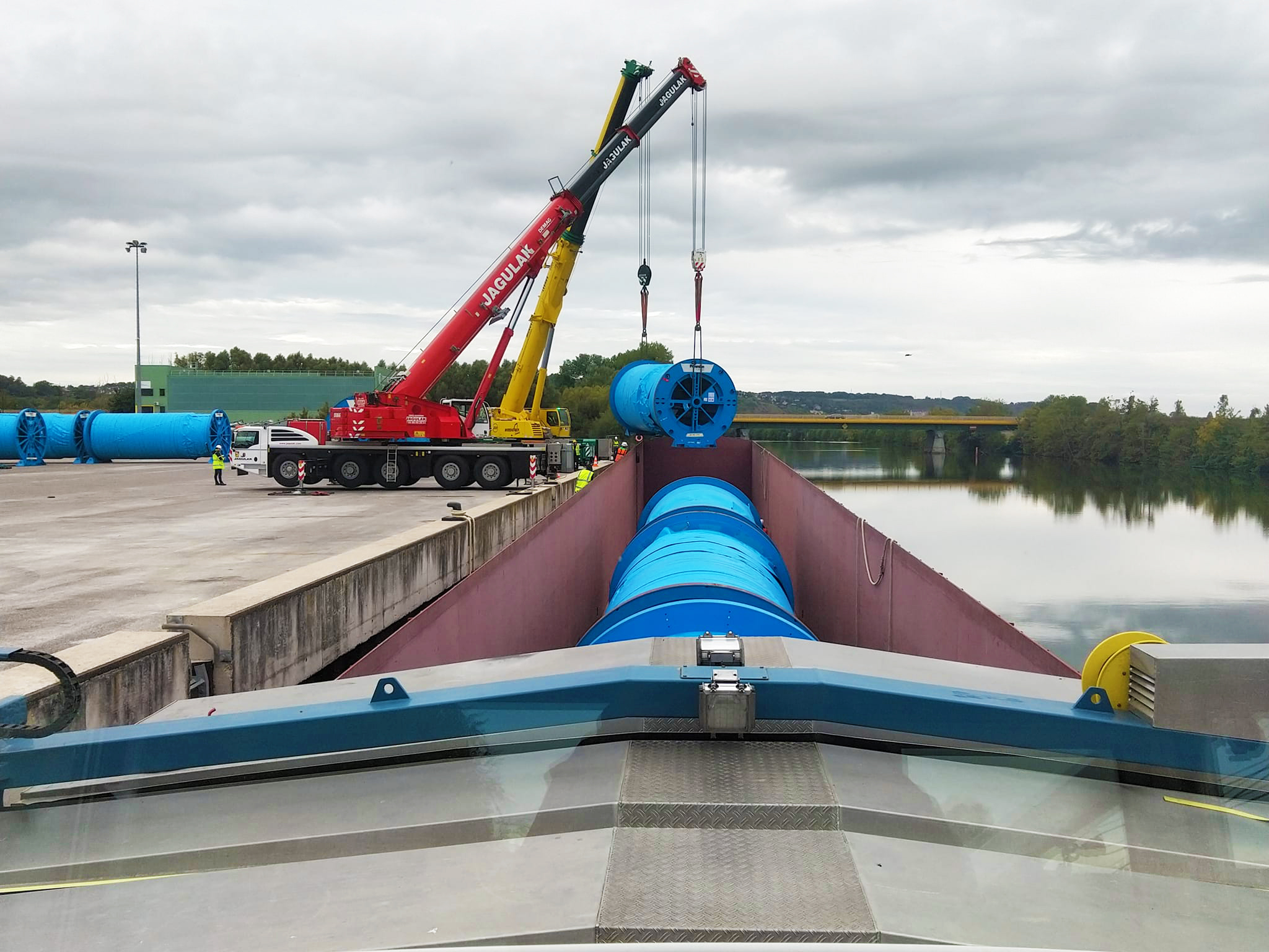 Colis-lourds en transport fluvial : la filière veut aller plus loin ...